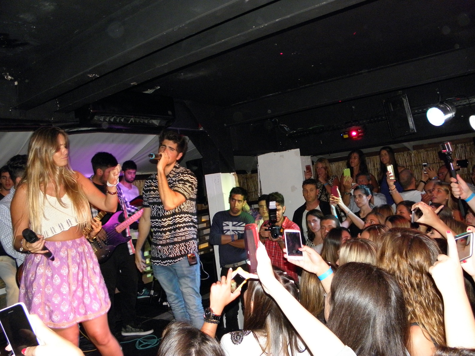 Sin playback: así sonó Rombai en su show en Punta del Este - EL PAÍS ...