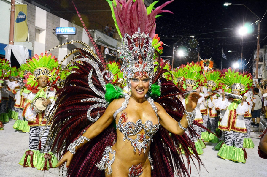 En escuelas de samba de Artigas desfilarán europeos - EL PAÍS Uruguay