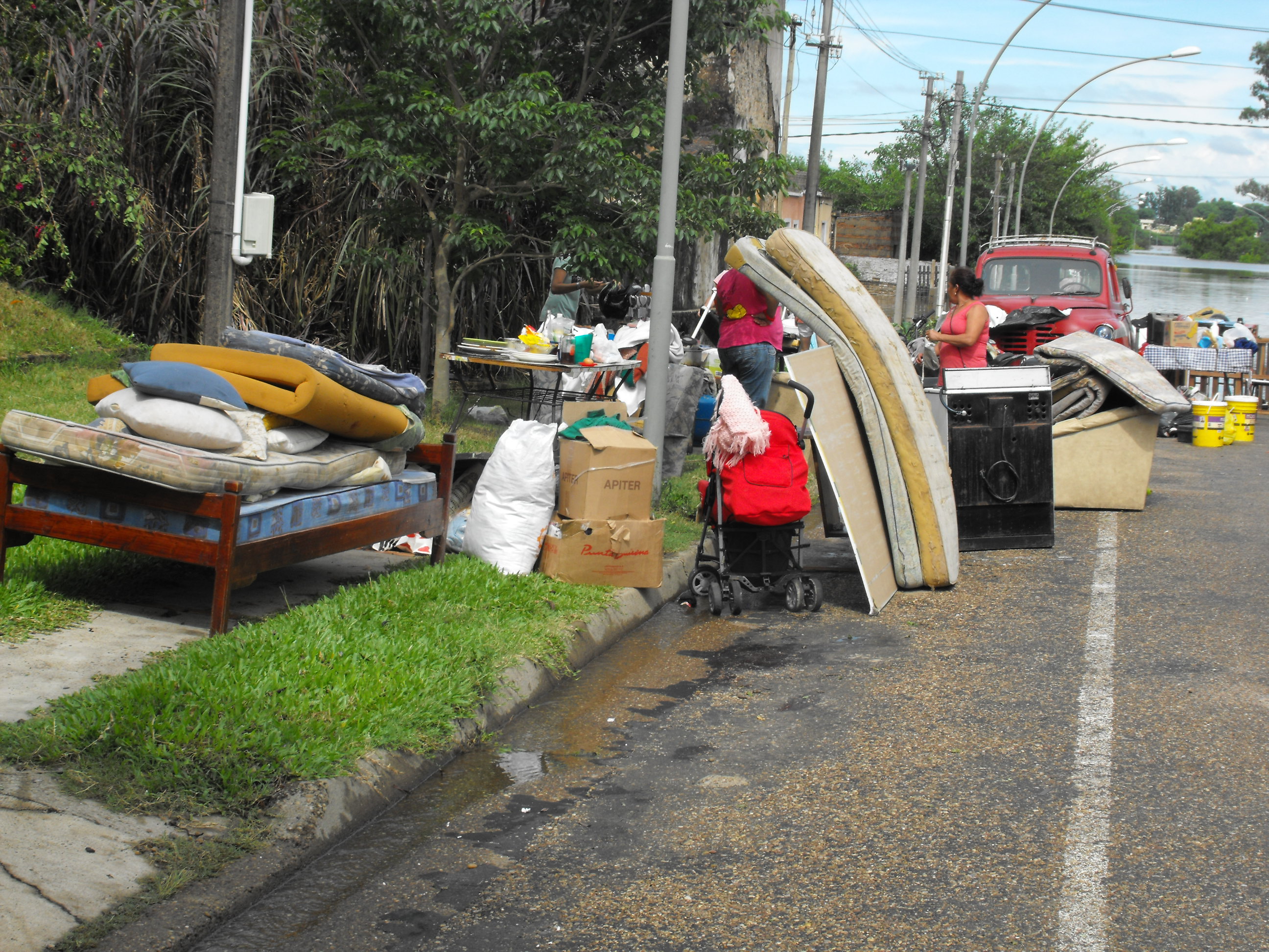 Más de 1.500 desplazados por inundaciones en el norte - EL PAÍS Uruguay