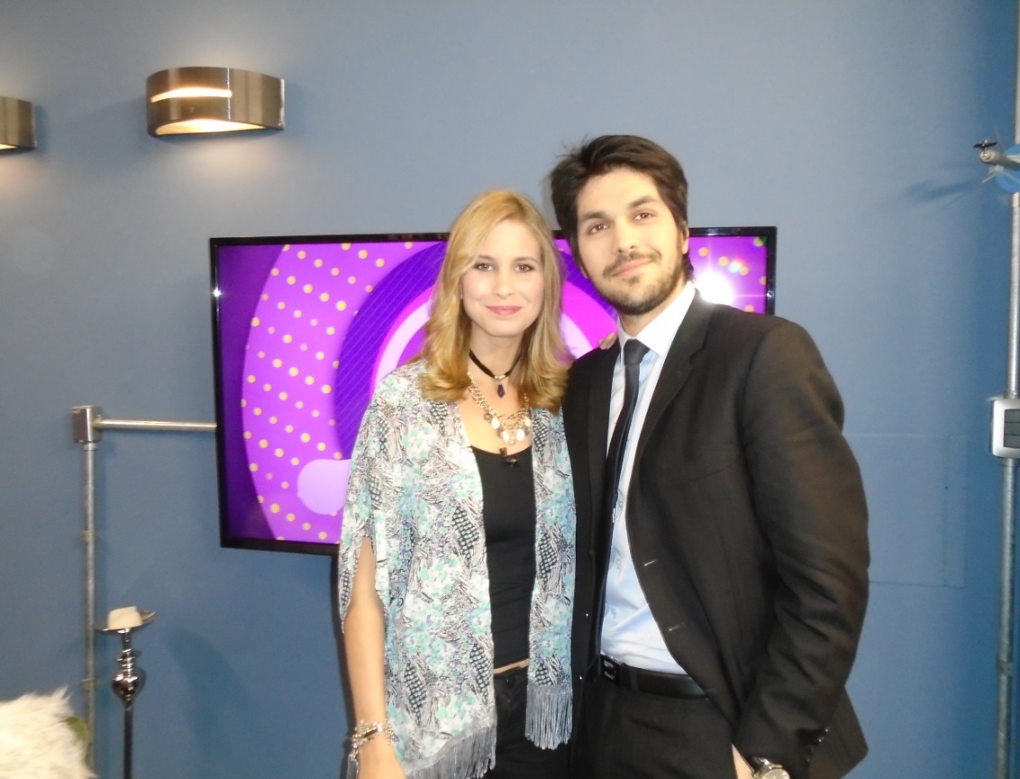 El apasionado beso de Natalie Yoffe y Andrés Ojeda - EL PAÍS Uruguay