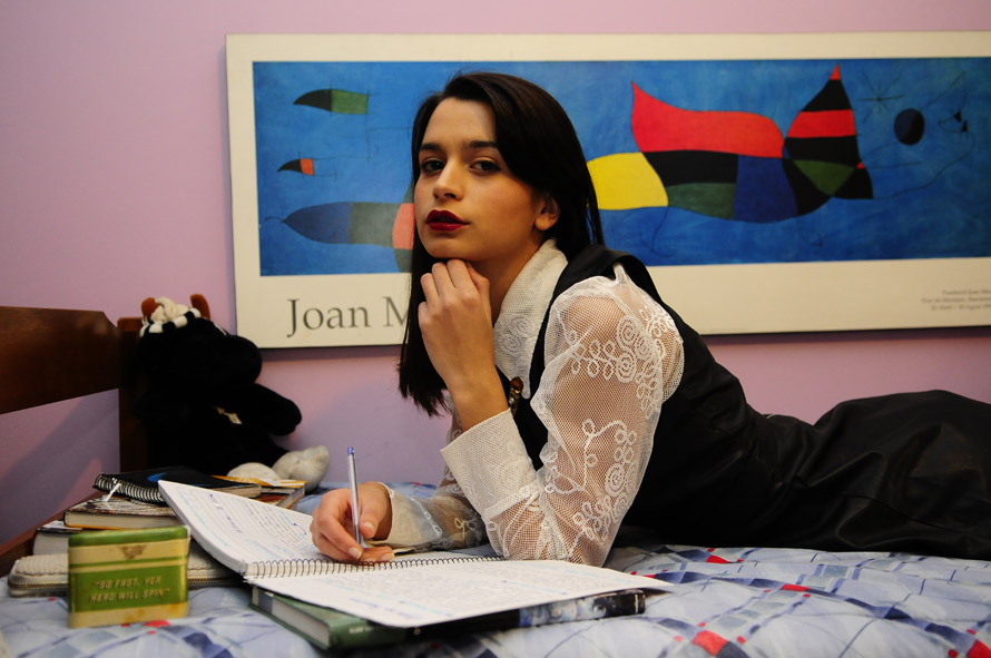 Selene, la que se esconde en la biblioteca del liceo - EL PAÍS Uruguay