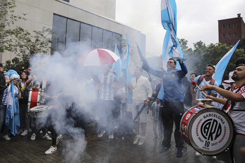 Hicieron un banderazo en apoyo a la selección pero los jugadores ya se ...