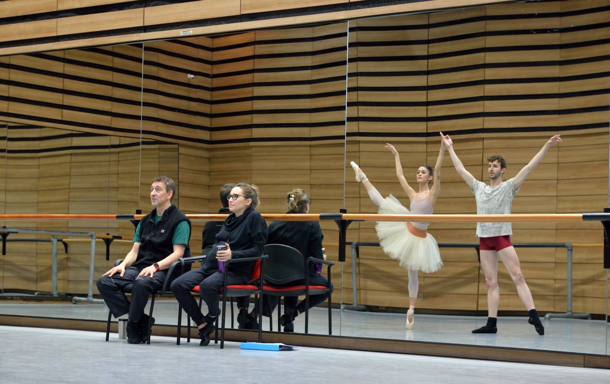 Julio Bocca está como maestro invitado del Ballet Nacional del Sodre ...