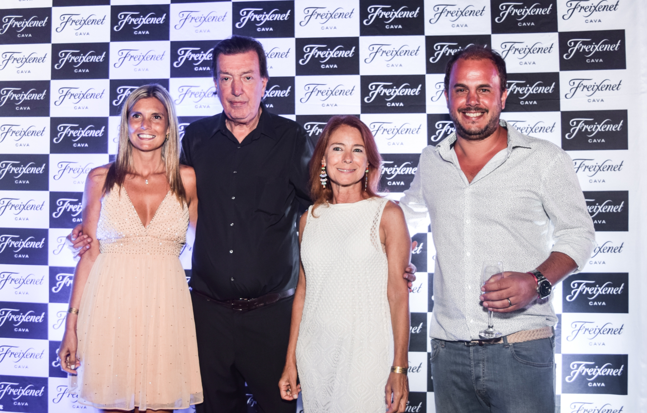 Exclusiva fiesta al atardecer - EL PAÍS Uruguay