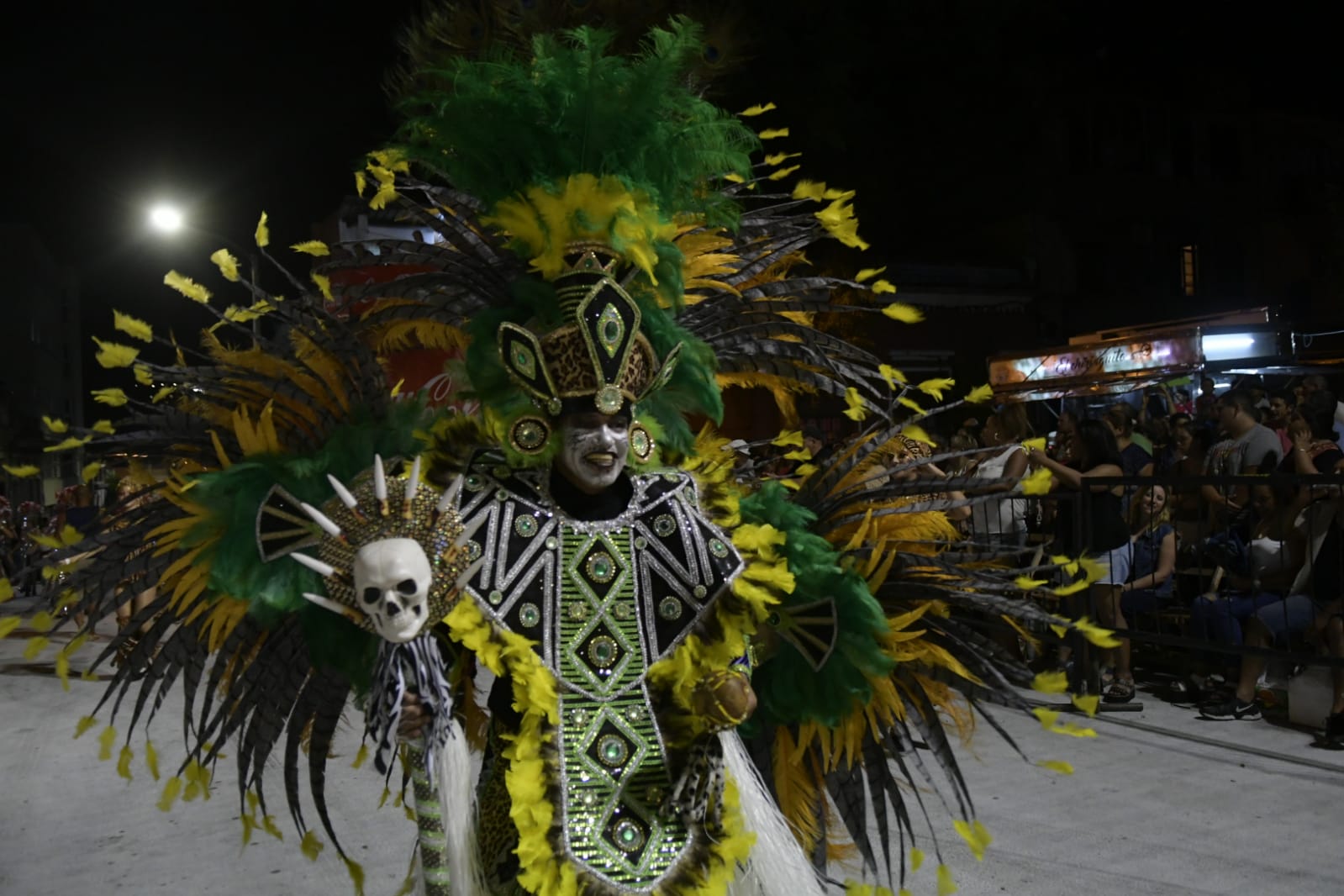 Las comparsas participaron llenas de color en Sur y Palermo - EL PAÍS ...