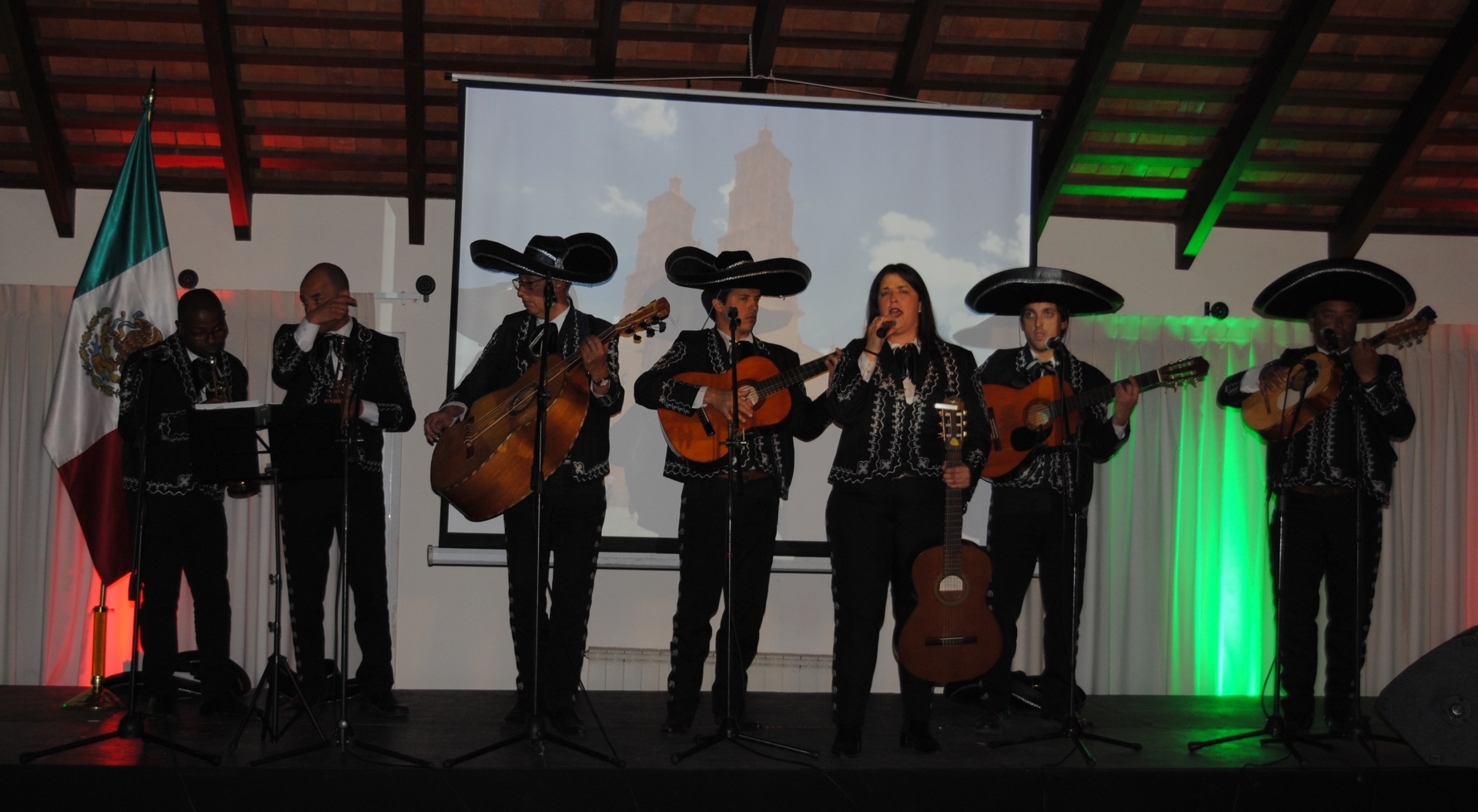 Mariachis y colores exuberantes - EL PAÍS Uruguay