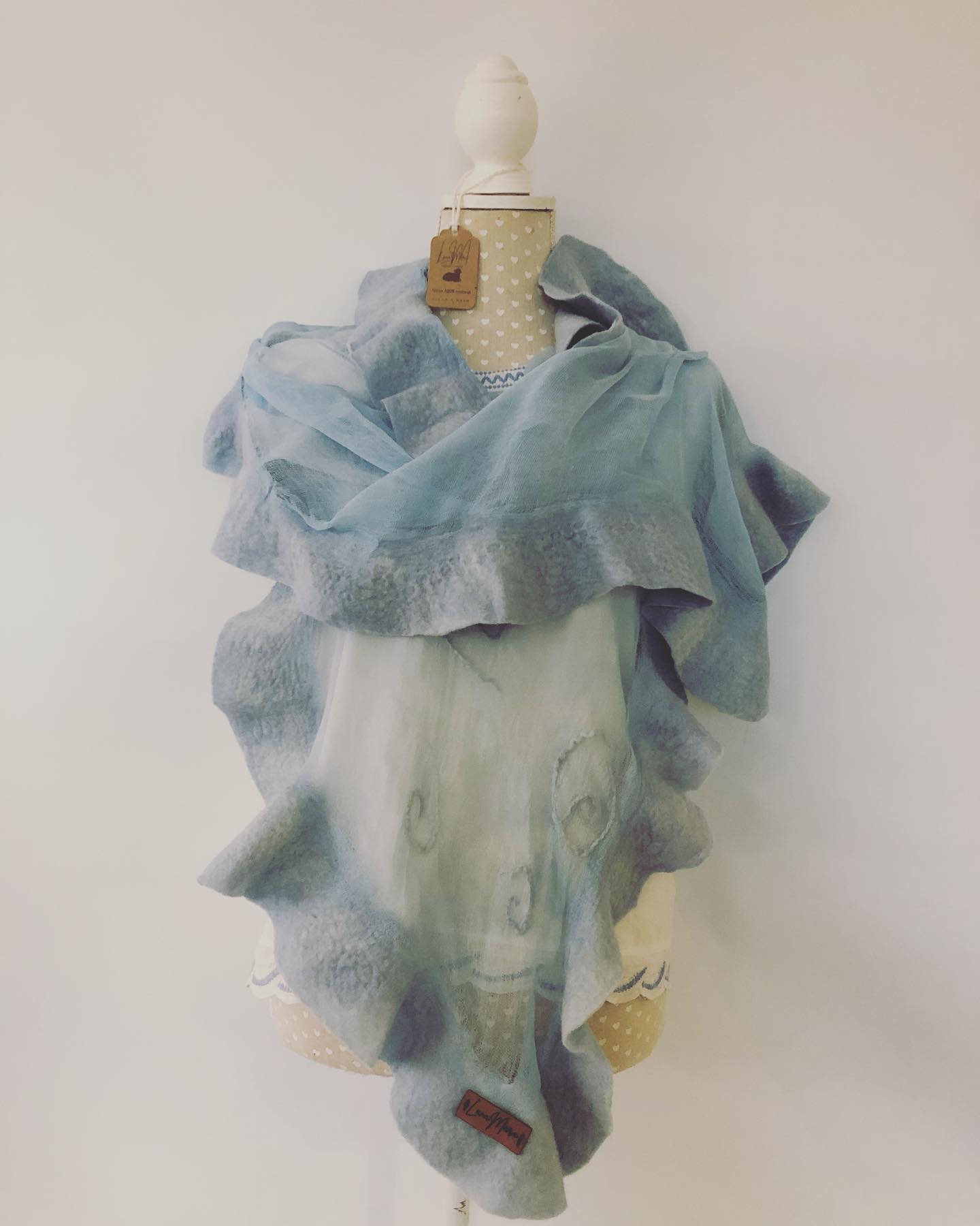 Al jubilarse descubrió su nueva pasión y creó Lana Mara junto a su hija ...